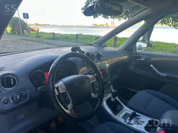 Ford Galaxy 2008 Rīga vietnē Pelēks Ford Galaxy 2008 Rīga, ar dzinēja tilpumu 2.00 L un nobraukumu 274 tūkst. km par 3900 €, foto 6 vietnē AUTOMOTO.COM.LV