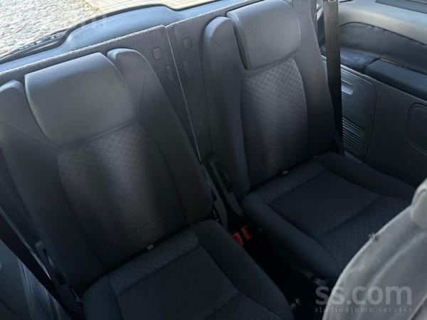 Ford Galaxy 2008 Rīga vietnē Pelēks Ford Galaxy 2008 Rīga, ar dzinēja tilpumu 2.00 L un nobraukumu 274 tūkst. km par 3900 €, foto 9 vietnē AUTOMOTO.COM.LV