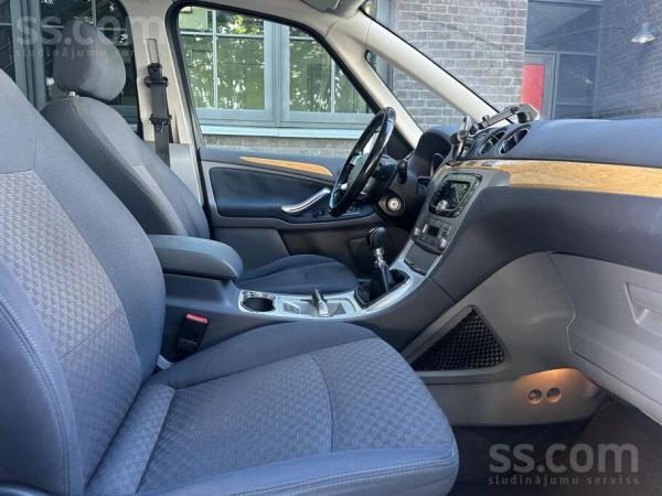 Ford Galaxy 2008 Rīga vietnē Pelēks Ford Galaxy 2008 Rīga, ar dzinēja tilpumu 2.00 L un nobraukumu 274 tūkst. km par 3900 €, foto 10 vietnē AUTOMOTO.COM.LV