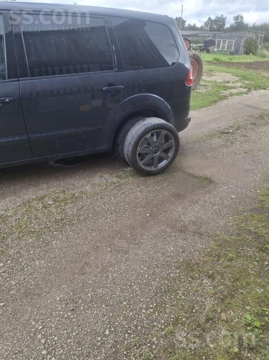 Grey Ford Galaxy 2008 in Jelgava, with an engine capacity of 2.00 L and mileage of 342 thousand km for 2890 €, photo 8 on AUTOMOTO.COM.LV