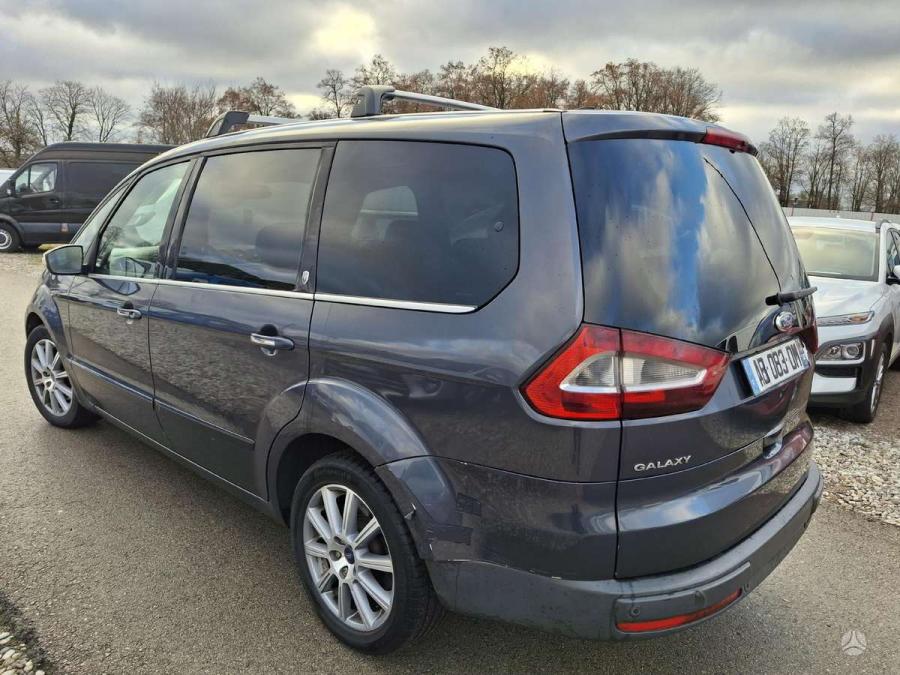 Pelēks Ford Galaxy 2009 Tauragė, ar dzinēja tilpumu 2.00 L un nobraukumu 286 tūkst. km par 3200 €, foto 4 vietnē AUTOMOTO.COM.LV