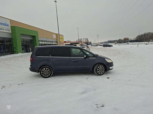 Pelēks Ford Galaxy 2009 Šauļi, ar dzinēja tilpumu 1.80 L un nobraukumu 280 tūkst. km par 2600 €, foto 2 vietnē AUTOMOTO.COM.LV