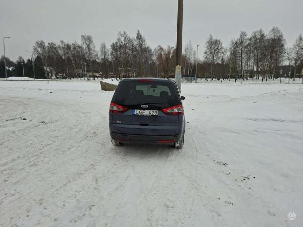Pelēks Ford Galaxy 2009 Šauļi, ar dzinēja tilpumu 1.80 L un nobraukumu 280 tūkst. km par 2600 €, foto 3 vietnē AUTOMOTO.COM.LV