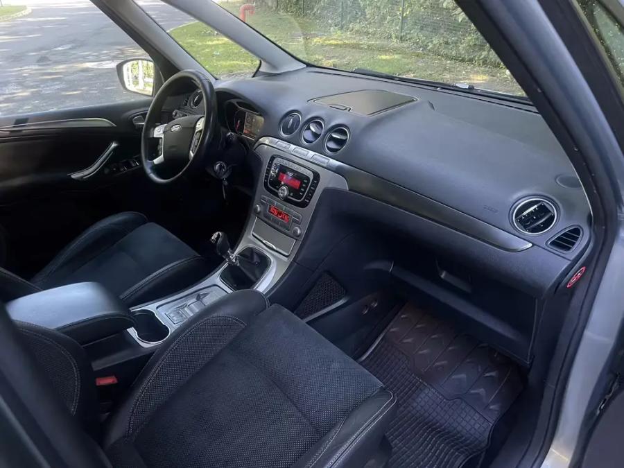 Grey Ford Galaxy 2009 in Riga, with an engine capacity of 2.20 L and mileage of 237 thousand km for 3000 €, photo 11 on AUTOMOTO.COM.LV