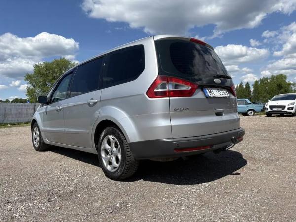 Pelēks Ford Galaxy 2009 Daugavpils, ar dzinēja tilpumu 2.00 L un nobraukumu 280 tūkst. km par 4750 €, foto 4 vietnē AUTOMOTO.COM.LV