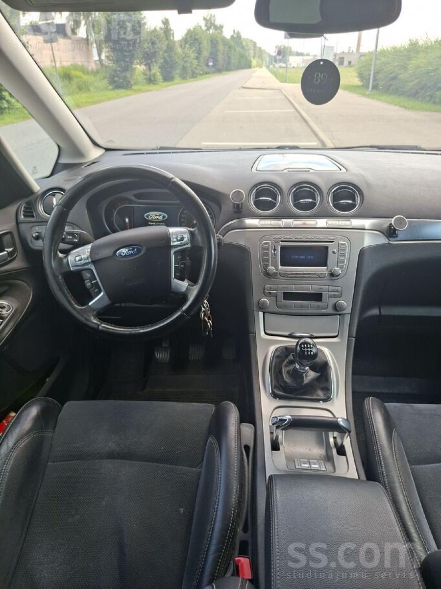 Pelēks Ford Galaxy 2009 Rīga, ar dzinēja tilpumu 2.00 L un nobraukumu 276 tūkst. km par 2400 €, foto 6 vietnē AUTOMOTO.COM.LV