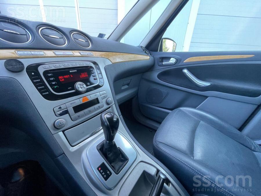 Pelēks Ford Galaxy 2009 Rīga, ar dzinēja tilpumu 2.00 L un nobraukumu 297 tūkst. km par 2500 €, foto 12 vietnē AUTOMOTO.COM.LV
