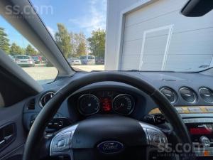 Pelēks Ford Galaxy 2009 Rīga, ar dzinēja tilpumu 2.00 L un nobraukumu 297 tūkst. km par 2500 €, foto 13 vietnē AUTOMOTO.COM.LV