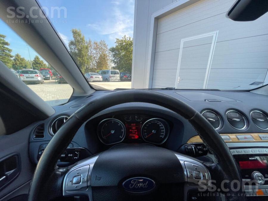 Pelēks Ford Galaxy 2009 Rīga, ar dzinēja tilpumu 2.00 L un nobraukumu 297 tūkst. km par 2500 €, foto 13 vietnē AUTOMOTO.COM.LV