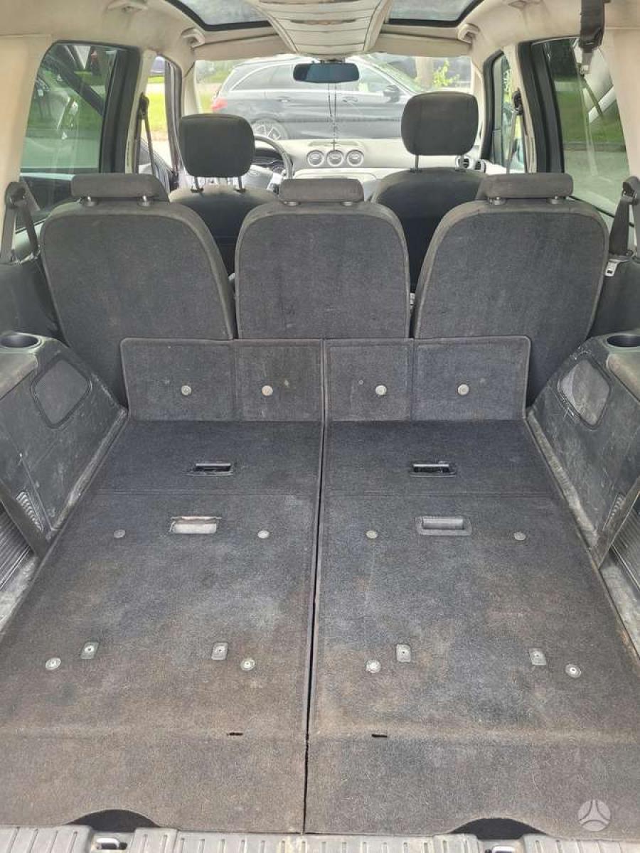Grey Ford Galaxy 2009 in Panevezys, with an engine capacity of 1.80 L and mileage of 242 thousand km for 1777 €, photo 5 on AUTOMOTO.COM.LV