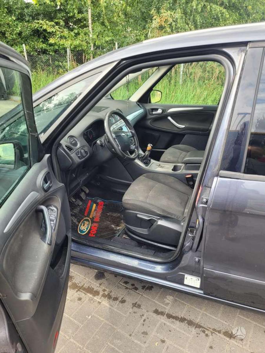 Grey Ford Galaxy 2009 in Panevezys, with an engine capacity of 1.80 L and mileage of 242 thousand km for 1777 €, photo 6 on AUTOMOTO.COM.LV