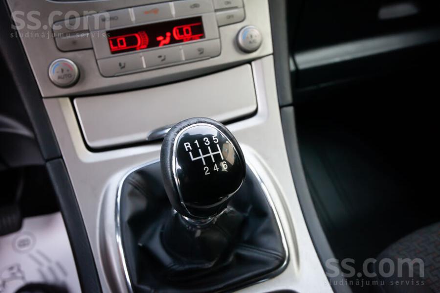 Pelēks Ford Galaxy 2009 Tukums, ar dzinēja tilpumu 2.00 L un nobraukumu 0 tūkst. km par 4490 €, foto 28 vietnē AUTOMOTO.COM.LV