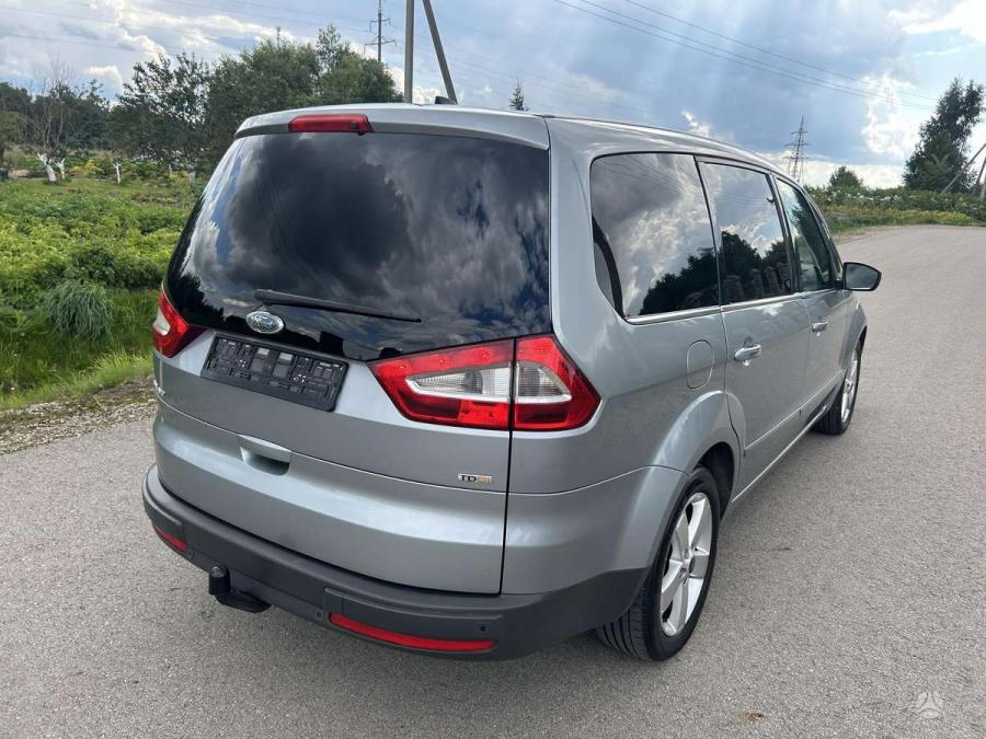 Grey Ford Galaxy 2009 in Panevezys, with an engine capacity of 2.00 L and mileage of 318 thousand km for 3850 €, photo 7 on AUTOMOTO.COM.LV