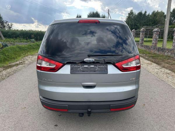 Pelēks Ford Galaxy 2009 Panevēža, ar dzinēja tilpumu 2.00 L un nobraukumu 318 tūkst. km par 3850 €, foto 6 vietnē AUTOMOTO.COM.LV
