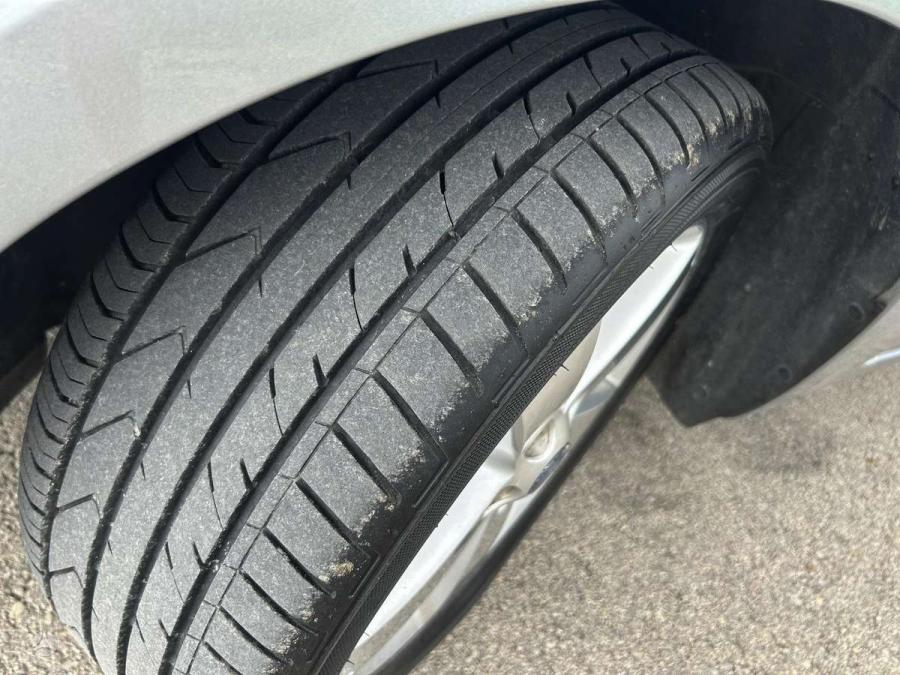 Pelēks Ford Galaxy 2009 Panevēža, ar dzinēja tilpumu 2.00 L un nobraukumu 318 tūkst. km par 3850 €, foto 17 vietnē AUTOMOTO.COM.LV