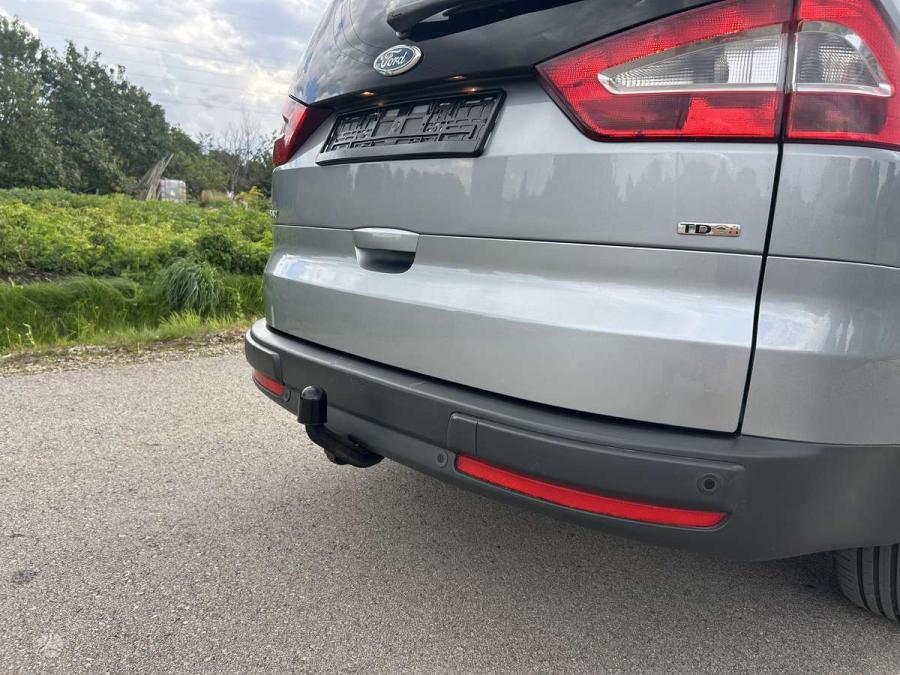 Pelēks Ford Galaxy 2009 Panevēža, ar dzinēja tilpumu 2.00 L un nobraukumu 318 tūkst. km par 3850 €, foto 20 vietnē AUTOMOTO.COM.LV