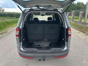Pelēks Ford Galaxy 2009 Panevēža, ar dzinēja tilpumu 2.00 L un nobraukumu 318 tūkst. km par 3850 €, foto 21 vietnē AUTOMOTO.COM.LV