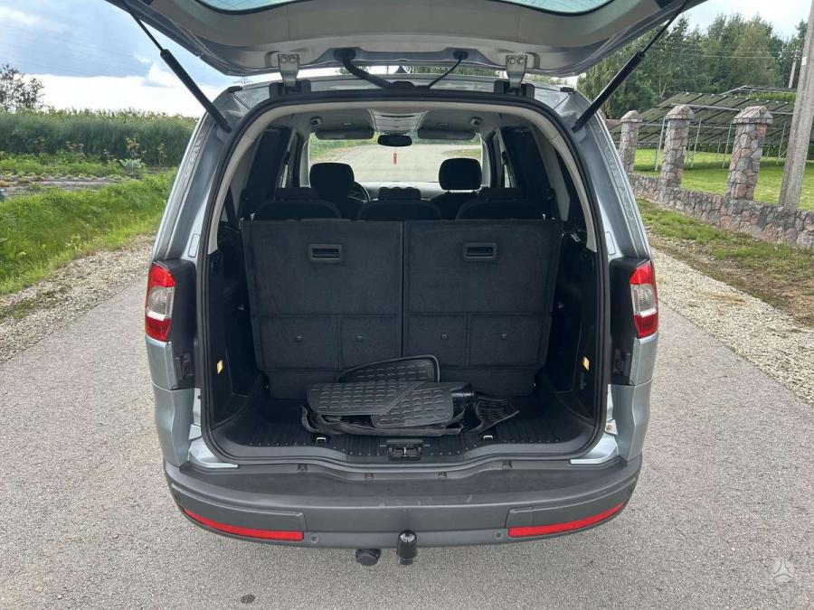 Pelēks Ford Galaxy 2009 Panevēža, ar dzinēja tilpumu 2.00 L un nobraukumu 318 tūkst. km par 3850 €, foto 21 vietnē AUTOMOTO.COM.LV