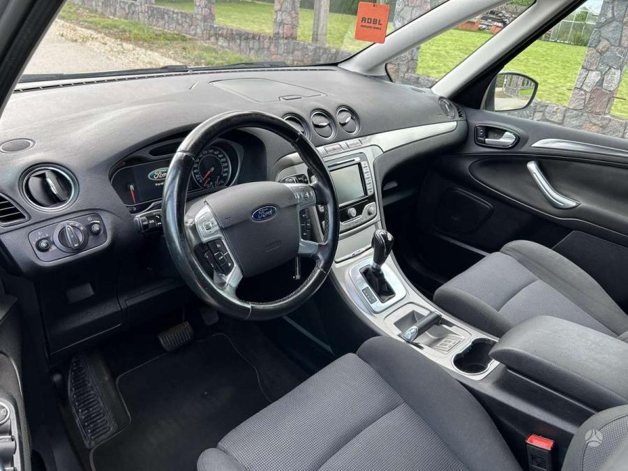 Pelēks Ford Galaxy 2009 Panevēža, ar dzinēja tilpumu 2.00 L un nobraukumu 318 tūkst. km par 3850 €, foto 29 vietnē AUTOMOTO.COM.LV