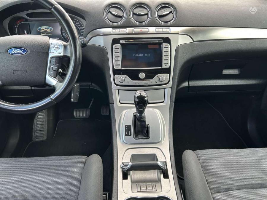 Pelēks Ford Galaxy 2009 Panevēža, ar dzinēja tilpumu 2.00 L un nobraukumu 318 tūkst. km par 3850 €, foto 31 vietnē AUTOMOTO.COM.LV