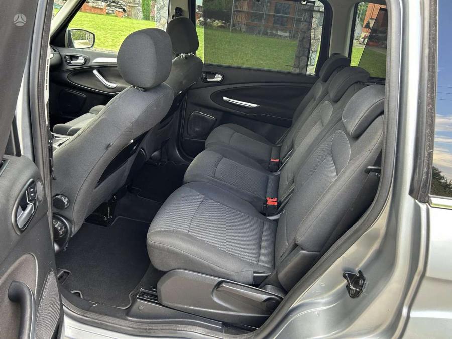 Pelēks Ford Galaxy 2009 Panevēža, ar dzinēja tilpumu 2.00 L un nobraukumu 318 tūkst. km par 3850 €, foto 33 vietnē AUTOMOTO.COM.LV