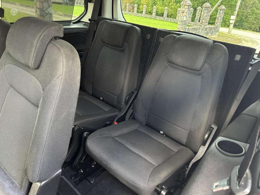 Pelēks Ford Galaxy 2009 Panevēža, ar dzinēja tilpumu 2.00 L un nobraukumu 318 tūkst. km par 3850 €, foto 34 vietnē AUTOMOTO.COM.LV