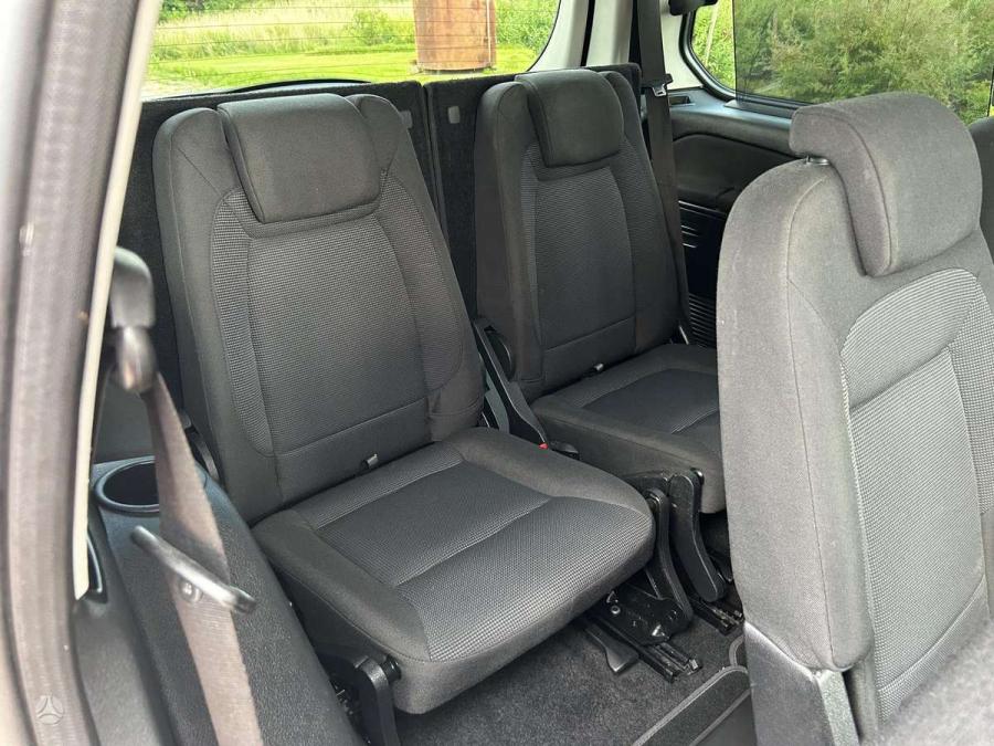 Pelēks Ford Galaxy 2009 Panevēža, ar dzinēja tilpumu 2.00 L un nobraukumu 318 tūkst. km par 3850 €, foto 35 vietnē AUTOMOTO.COM.LV