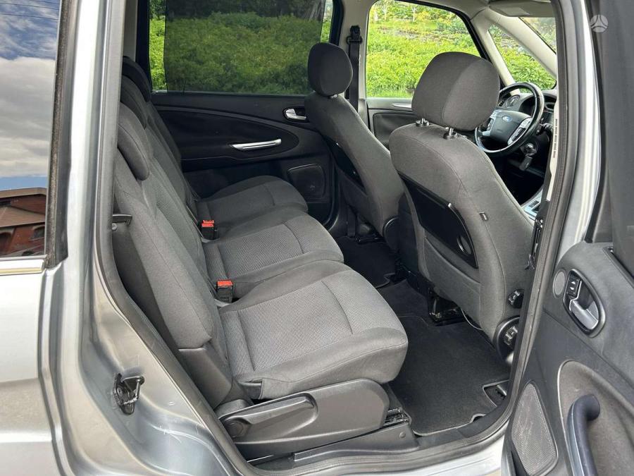 Pelēks Ford Galaxy 2009 Panevēža, ar dzinēja tilpumu 2.00 L un nobraukumu 318 tūkst. km par 3850 €, foto 36 vietnē AUTOMOTO.COM.LV