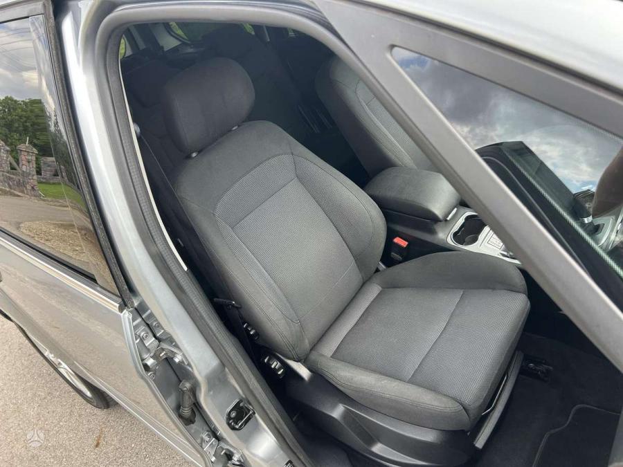 Pelēks Ford Galaxy 2009 Panevēža, ar dzinēja tilpumu 2.00 L un nobraukumu 318 tūkst. km par 3850 €, foto 37 vietnē AUTOMOTO.COM.LV