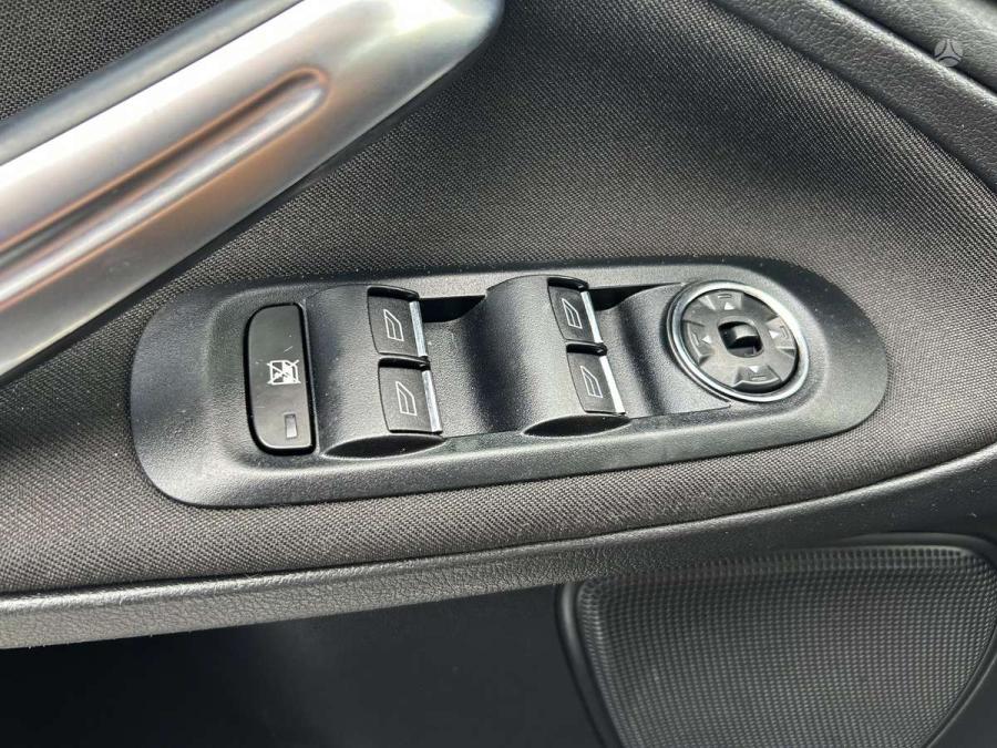 Pelēks Ford Galaxy 2009 Panevēža, ar dzinēja tilpumu 2.00 L un nobraukumu 318 tūkst. km par 3850 €, foto 40 vietnē AUTOMOTO.COM.LV
