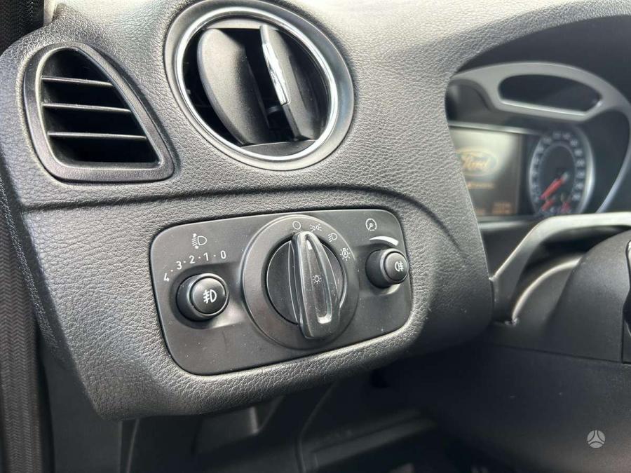 Pelēks Ford Galaxy 2009 Panevēža, ar dzinēja tilpumu 2.00 L un nobraukumu 318 tūkst. km par 3850 €, foto 41 vietnē AUTOMOTO.COM.LV