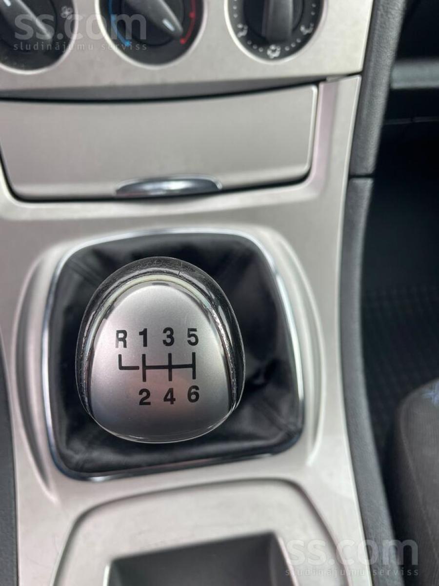 Grey Ford Galaxy 2009 in Riga, with an engine capacity of 2.00 L and mileage of 0 thousand km for 3499 €, photo 13 on AUTOMOTO.COM.LV