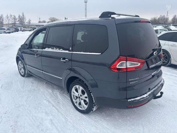 Pelēks Ford Galaxy 2010 Marijampole, ar dzinēja tilpumu 2.00 L un nobraukumu 261 tūkst. km par 4200 €, foto 3 vietnē AUTOMOTO.COM.LV