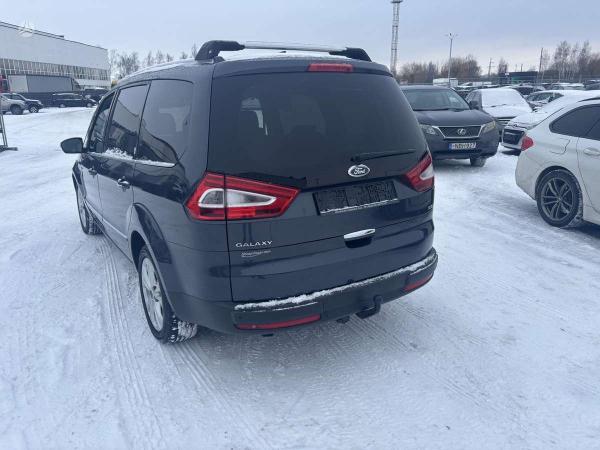 Pelēks Ford Galaxy 2010 Marijampole, ar dzinēja tilpumu 2.00 L un nobraukumu 261 tūkst. km par 4200 €, foto 4 vietnē AUTOMOTO.COM.LV