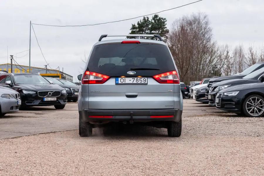 Pelēks Ford Galaxy 2010 Rīga, ar dzinēja tilpumu 2.00 L un nobraukumu 270 tūkst. km par 5995 €, foto 7 vietnē AUTOMOTO.COM.LV