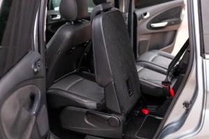 Pelēks Ford Galaxy 2010 Rīga, ar dzinēja tilpumu 2.00 L un nobraukumu 270 tūkst. km par 5995 €, foto 9 vietnē AUTOMOTO.COM.LV