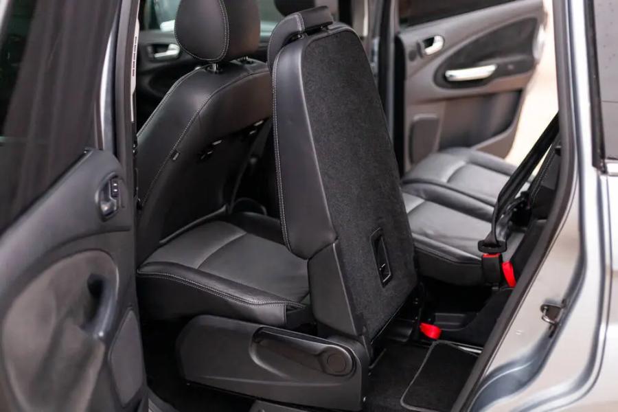Pelēks Ford Galaxy 2010 Rīga, ar dzinēja tilpumu 2.00 L un nobraukumu 270 tūkst. km par 5995 €, foto 9 vietnē AUTOMOTO.COM.LV