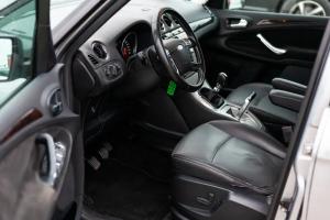 Pelēks Ford Galaxy 2010 Rīga, ar dzinēja tilpumu 2.00 L un nobraukumu 270 tūkst. km par 5995 €, foto 16 vietnē AUTOMOTO.COM.LV