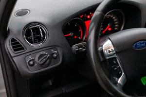 Pelēks Ford Galaxy 2010 Rīga, ar dzinēja tilpumu 2.00 L un nobraukumu 270 tūkst. km par 5995 €, foto 18 vietnē AUTOMOTO.COM.LV