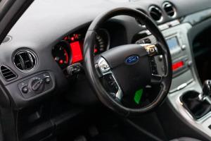 Pelēks Ford Galaxy 2010 Rīga, ar dzinēja tilpumu 2.00 L un nobraukumu 270 tūkst. km par 5995 €, foto 19 vietnē AUTOMOTO.COM.LV