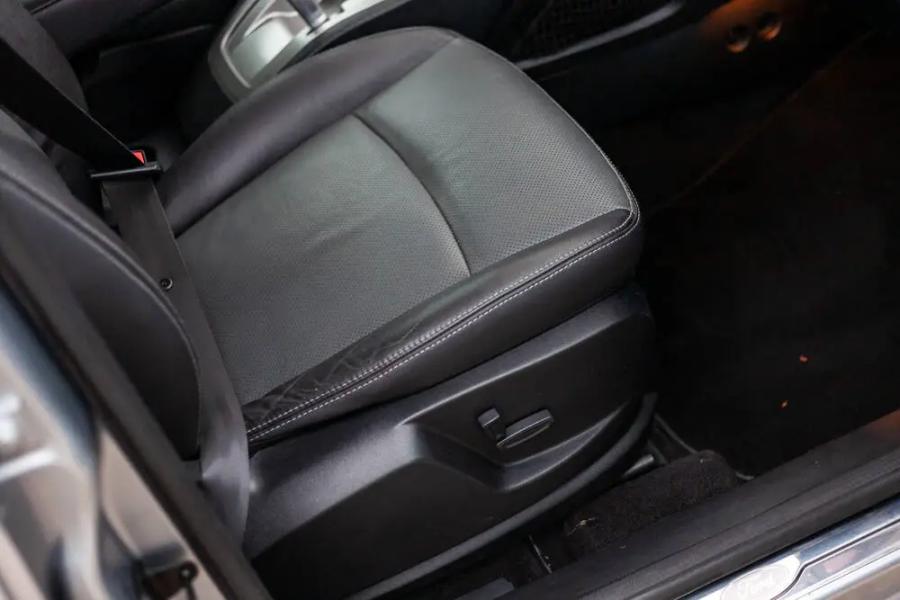 Pelēks Ford Galaxy 2010 Rīga, ar dzinēja tilpumu 2.00 L un nobraukumu 270 tūkst. km par 5995 €, foto 22 vietnē AUTOMOTO.COM.LV
