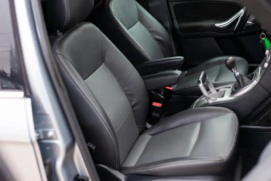 Pelēks Ford Galaxy 2010 Rīga, ar dzinēja tilpumu 2.00 L un nobraukumu 270 tūkst. km par 5995 €, foto 23 vietnē AUTOMOTO.COM.LV