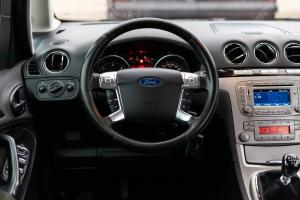 Pelēks Ford Galaxy 2010 Rīga, ar dzinēja tilpumu 2.00 L un nobraukumu 270 tūkst. km par 5995 €, foto 25 vietnē AUTOMOTO.COM.LV