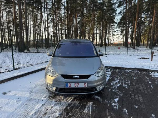 Grey Ford Galaxy 2010 in Riga, with an engine capacity of 2.20 L and mileage of 236 thousand km for 2250 €, photo 3 on AUTOMOTO.COM.LV