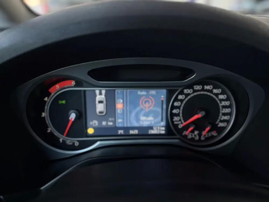 Pelēks Ford Galaxy 2010 Rīga, ar dzinēja tilpumu 2.20 L un nobraukumu 236 tūkst. km par 2250 €, foto 13 vietnē AUTOMOTO.COM.LV