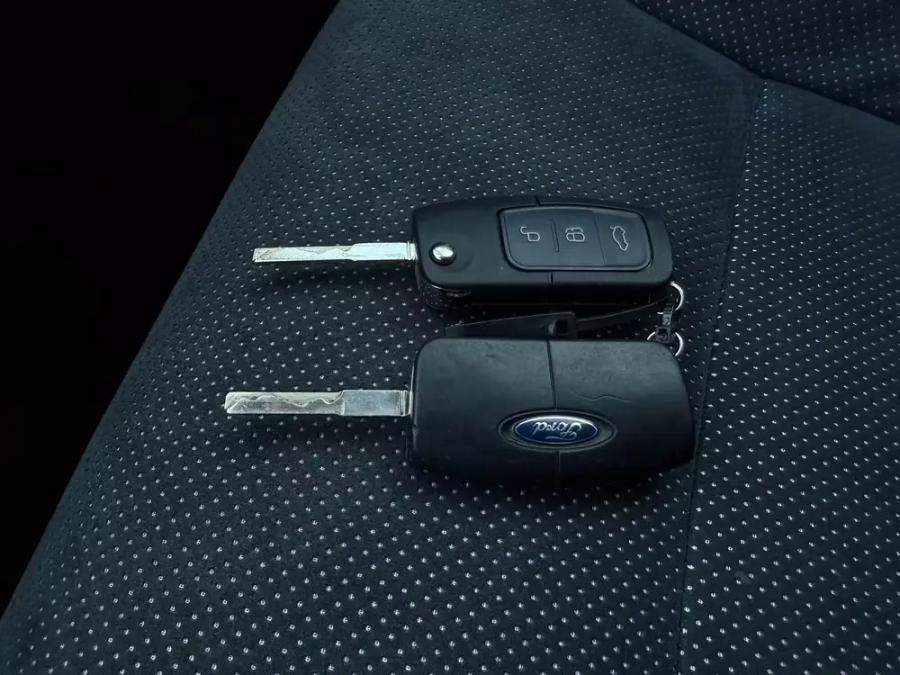 Pelēks Ford Galaxy 2010 Rīga, ar dzinēja tilpumu 2.20 L un nobraukumu 236 tūkst. km par 2250 €, foto 14 vietnē AUTOMOTO.COM.LV