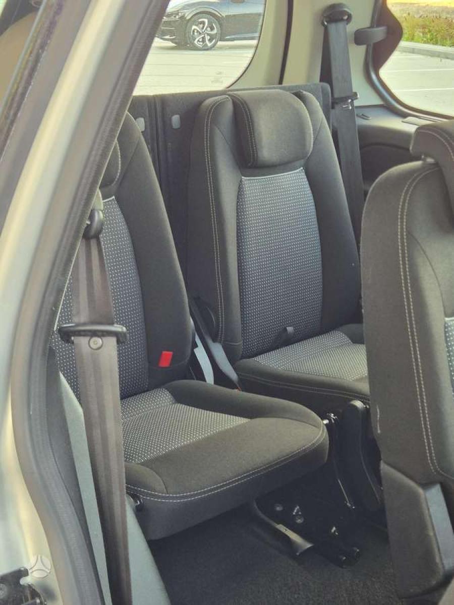 Pelēks Ford Galaxy 2010 Viļņa, ar dzinēja tilpumu 2.00 L un nobraukumu 241 tūkst. km par 4999 €, foto 14 vietnē AUTOMOTO.COM.LV