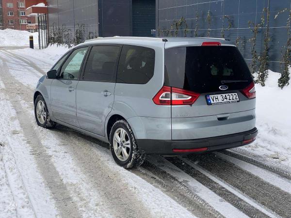 Pelēks Ford Galaxy 2011 Klaipėda, ar dzinēja tilpumu 1.56 L un nobraukumu 265 tūkst. km par 4790 €, foto 4 vietnē AUTOMOTO.COM.LV