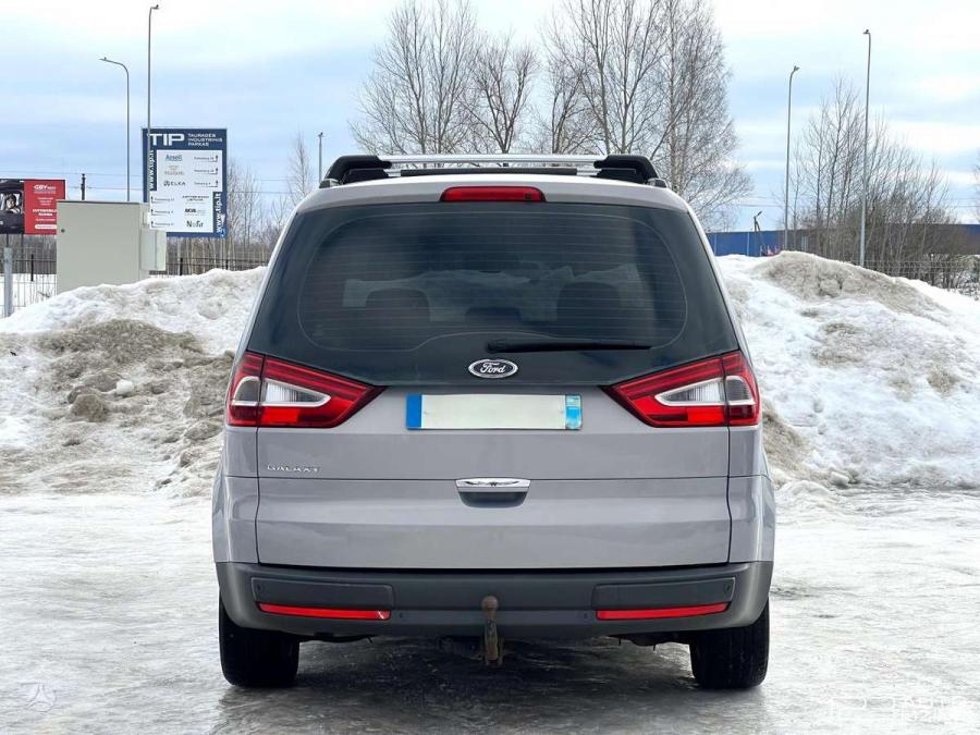 Grey Ford Galaxy 2011 in Taurage, with an engine capacity of 2.00 L and mileage of 299 thousand km for 4700 €, photo 8 on AUTOMOTO.COM.LV