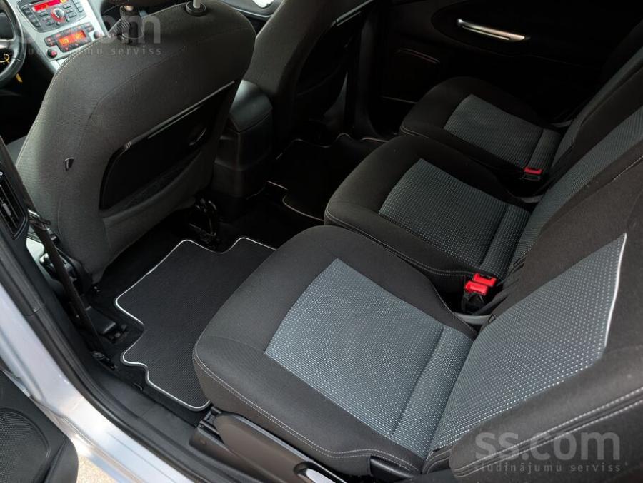 Pelēks Ford Galaxy 2011 Rīga, ar dzinēja tilpumu 2.00 L un nobraukumu 0 tūkst. km par 4990 €, foto 9 vietnē AUTOMOTO.COM.LV